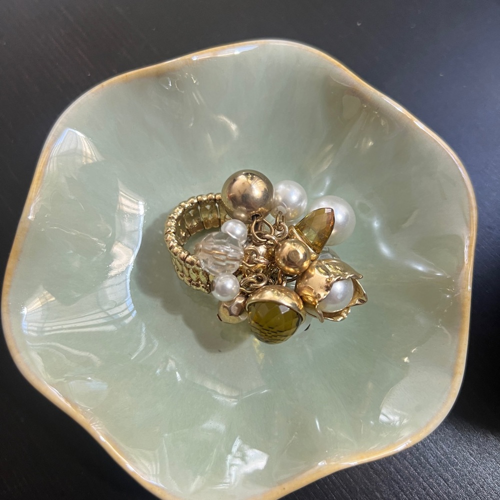 Super Stunning Vintage Cha Cha Ring Faux Pearl Gold P… - Gem